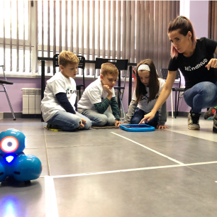 MindHub - O academie inovatoare de programare pentru copiii cu vârste ...