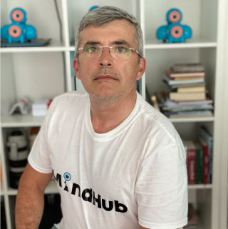 MindHub - Club inovator de programare pentru copii între 6 și 18 ani!